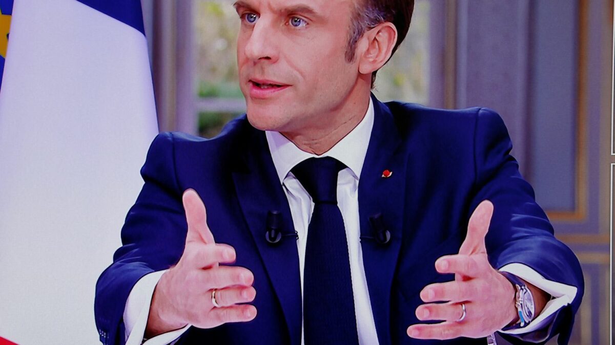 Macron accusé de porter une montre à 80 000 € et un costume à 4 800 € lors de l'interview du 13h