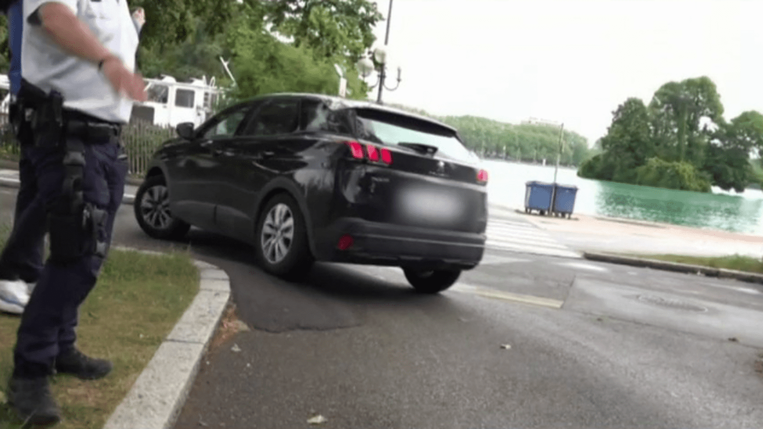 Suspect d'attaque au couteau à Annecy présenté à un juge, attend ...