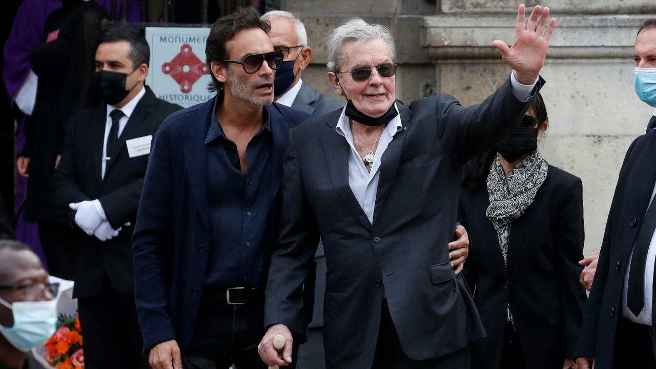 Les enfants d'Alain Delon portent plainte contre un assistant pour ... Les enfants d'Alain Delon portent plainte contre un assistant pour ...