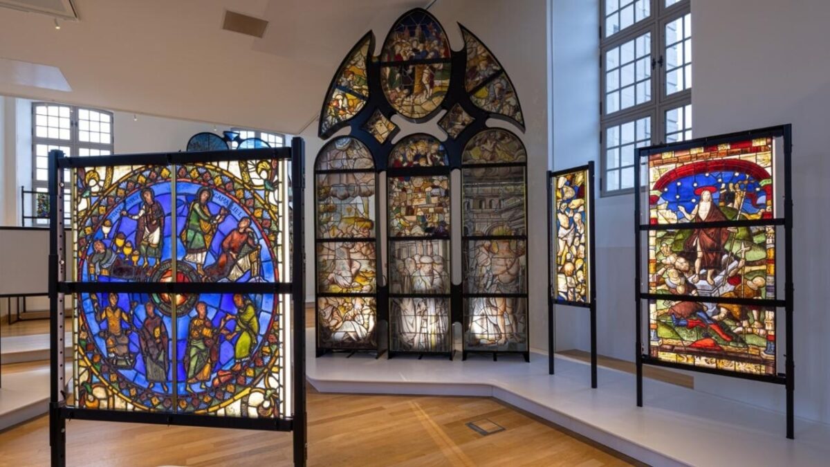 Le musée français du vitrail reflète l'art passé et présent