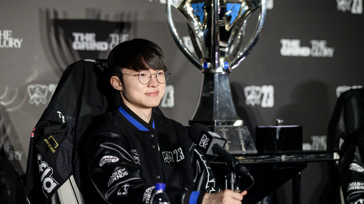 Faker, star nationale en Corée, remporte son 4ème titre mondial sur ...