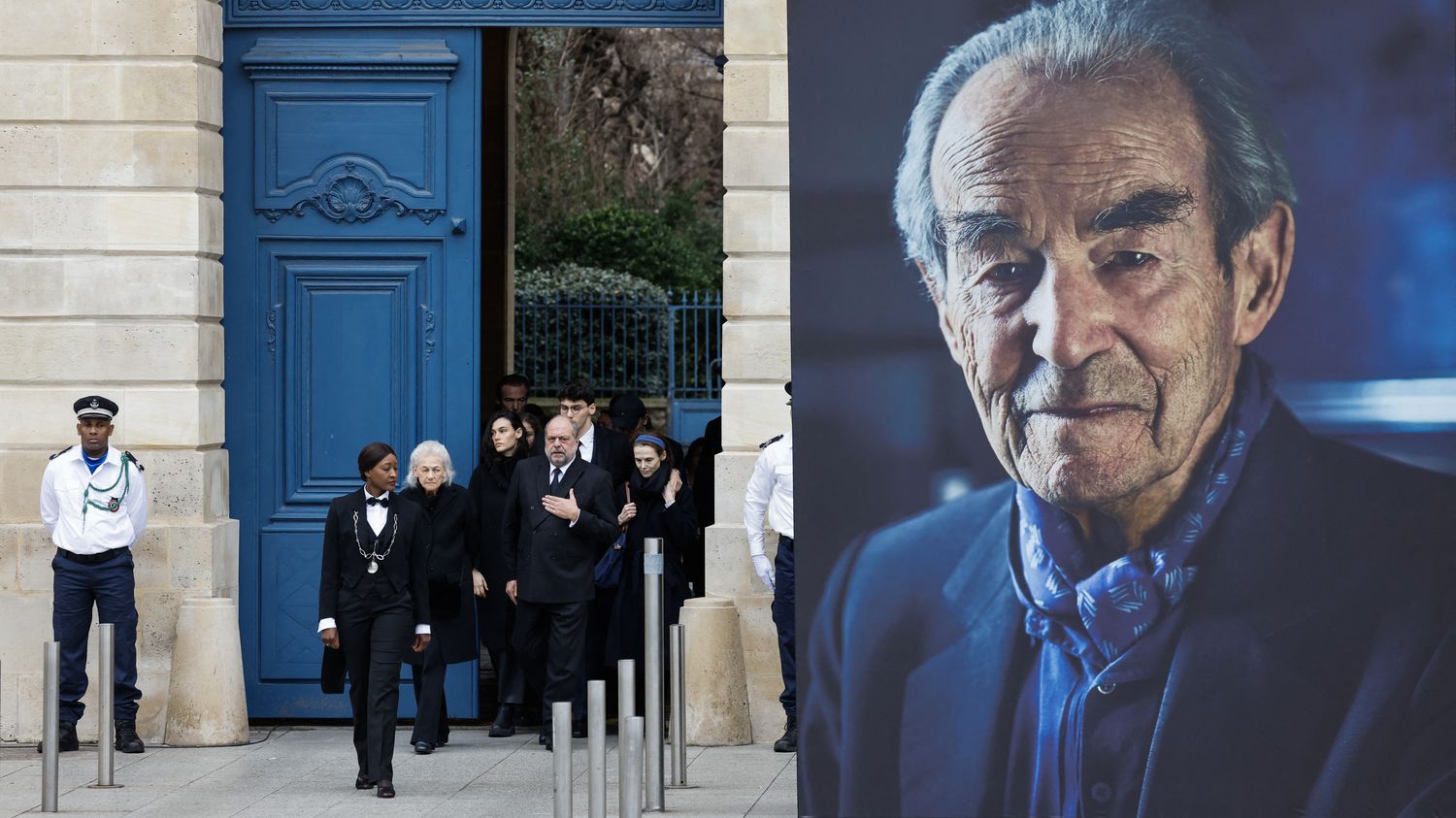 Jeunes témoignent lors de l'hommage national à Robert Badinter, ex ...