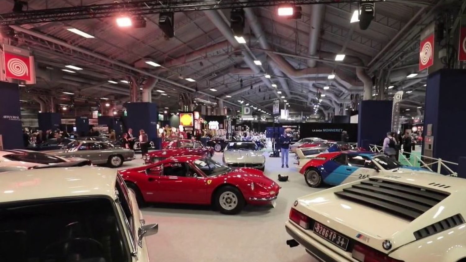 Salon Rétromobile: Enchères de voitures d'exception anciennes, plus de ...