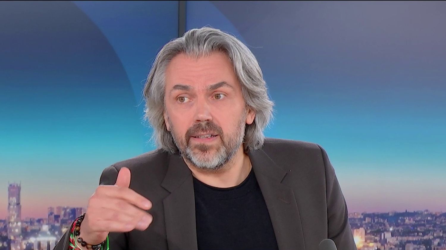 Crise démocratique : Aymeric Caron sur le sentiment d'absence de ...