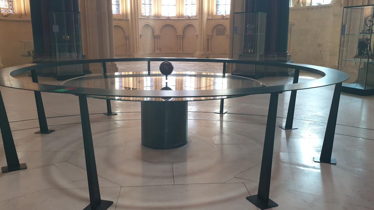 Des scientifiques imposants : le pendule de Foucault et la rotation de ...