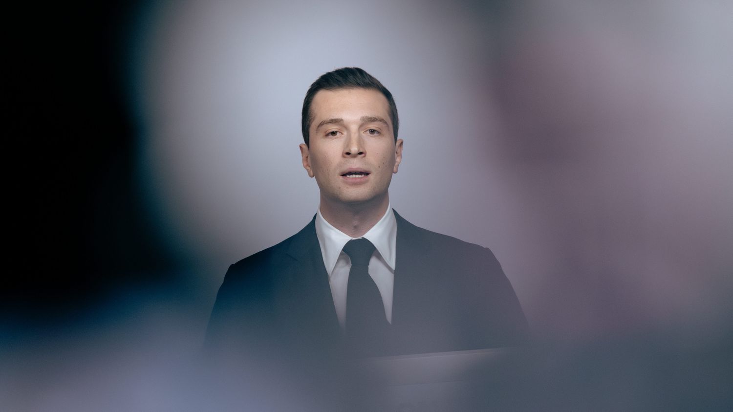 SUD-Rail critique la pub pour le livre de Jordan Bardella dans les ...