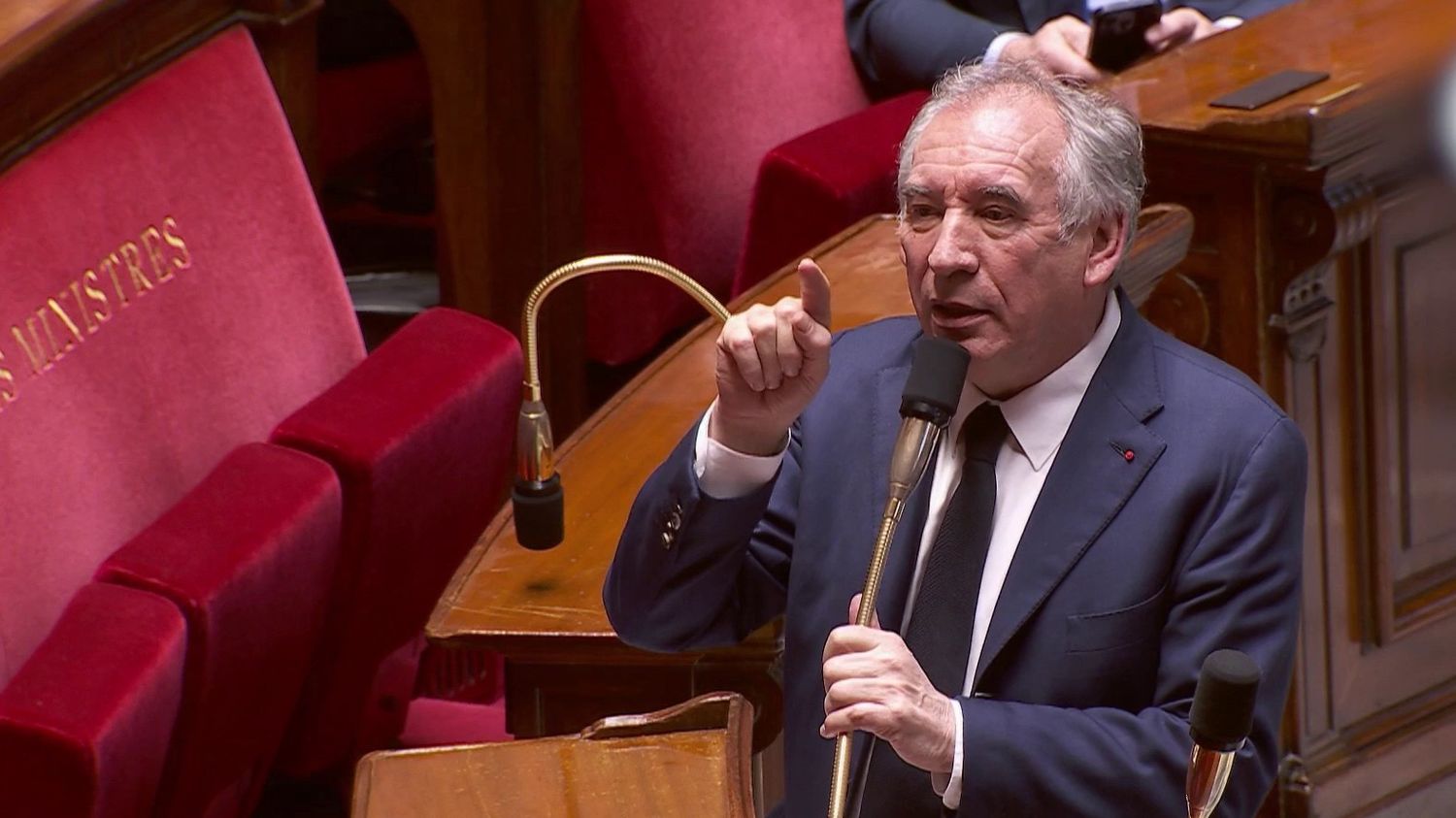 François Bayrou : Première Assemblée tendue pour le nouveau Premier ...