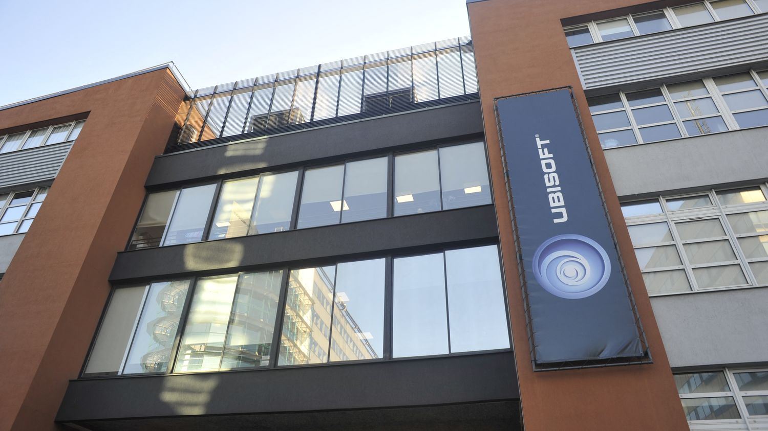 Harcèlement et menaces : les 3 anciens cadres d'Ubisoft jugés à partir ...